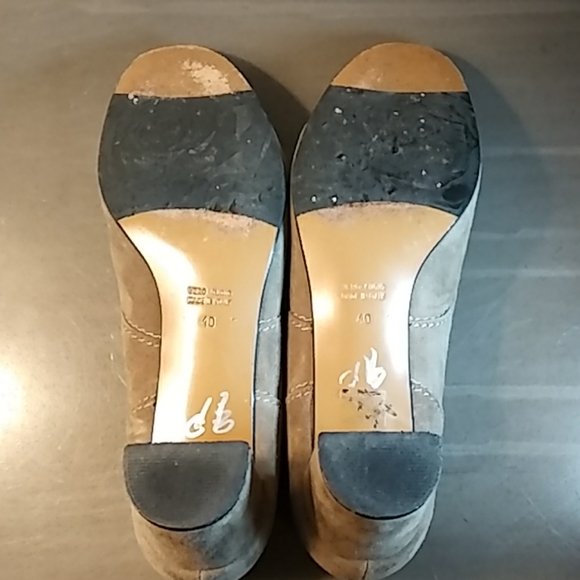 Taryn Rose | Shoes | Taryn Rose Beige Suede Heel Pumps Size 85 | Poshmark